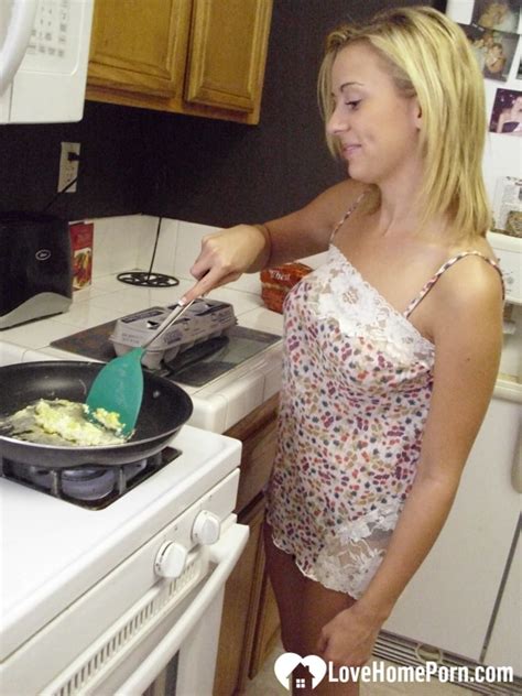 My Wife Really Enjoys Cooking While Naked Pics XHamster