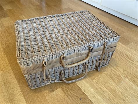 Korb Koffer Rattan Picknickkorb Spielzeugkoffer Gebraucht In Zürich