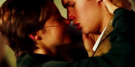 The Fault In Our Stars Hazel And Augustus Kiss