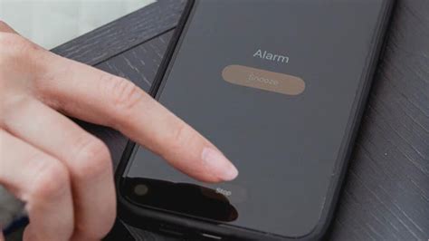 如何在 android 上自动将手机静音和取消静音