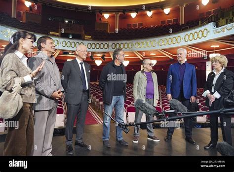 Moscow Actress Nonna Grishaeva Actor Efim Shifrin From Left To Right