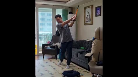 집에서도 꾸준히~ 맥스스피드 거꾸로 잡으면 헤드 무게가 느껴집니다 Youtube