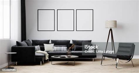 검은 색 소파와 안락의자 플로어 램프 장식이있는 커피 테이블이있는 밝은 거실의 세련된 인테리어 거실 인테리어 모형 밝은 일광이 있는 현대적인 디자인 실 3d 렌더 거실에