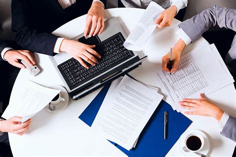 4 Industries That Use The Algorithmic Business Model Successfully