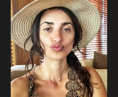 49 Yearold Penelope Without Makeup Looks Flawless Petz