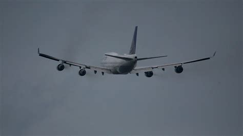 Самолет с над 80 души на борда поиска аварийно кацане на руско летище Новини бг