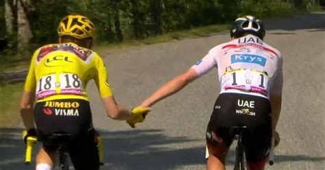 Jonas Vingegaard Waits For Tadej Pogacar After Crash In Incredible