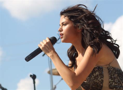 Hd Wallpapers Fine Selena Gomez Hot High Resolution Wallpapers 1080p