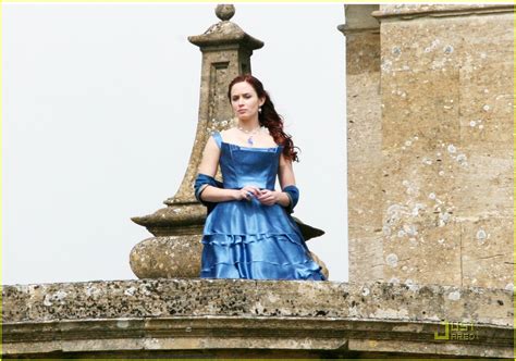 Emily Blunt Treks Through Gullivers Travels Photo 1901651 Emily