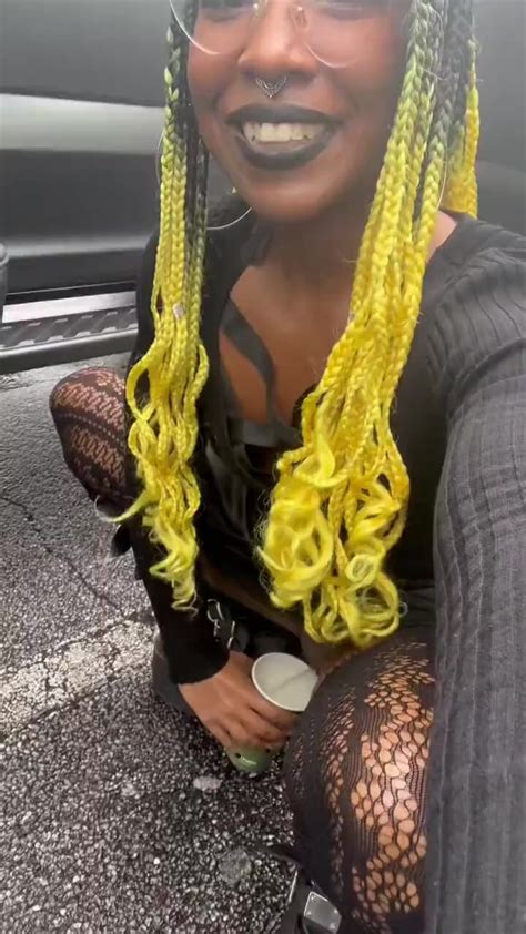 Cute Ebony Makes Lemonade Outside Of Car In Prking Lot