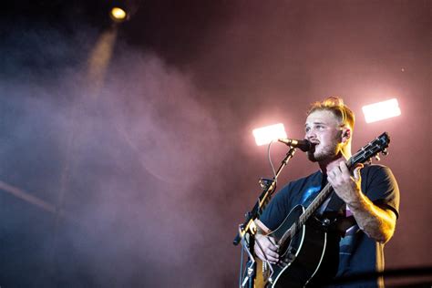 Zach Bryan Noah Kahan Deliver Lively Sets On Second Day Of Hinterland Music Festival