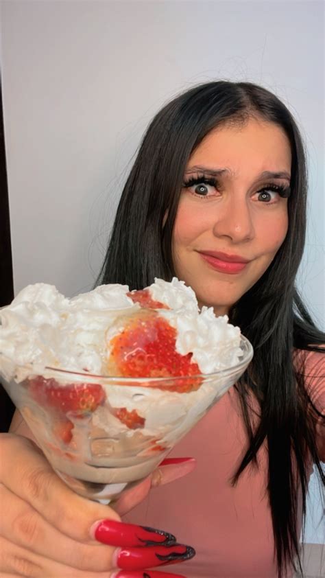 Tw Pornstars 1 Pic Min Galilea Twitter Fresas Con Una Crema