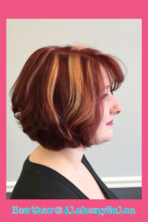 Red Stacked Bob With Copper Blonde Chunky Highlights Haare