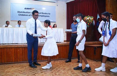 සර්ටිස් ලංකා සමූහය දිවයින පුරා සිසු සිසුවියන් වෙත පාසල් පොත් ලබා දෙයි Lankadeepa Online