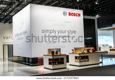7 380 Computer Booth Royalty Free Photos And Stock Images Shutterstock