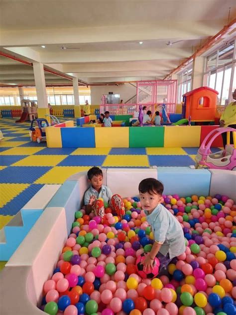 រដ្ឋមន្ត្រីក្រសួងការងារនិងតំណាងសមាគមនិយោជកចុះពិនិត្យមើលទារកដ្ឋាន រោងចក្រ