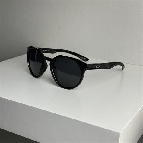 خرید عینک آفتابی اسپرت اوکلی مدل گرد مشکی کمپانی یداللهی