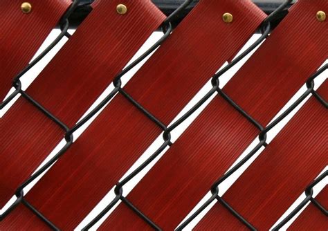 Пластиковая лента для забора из сетки рабицы купить в Москве