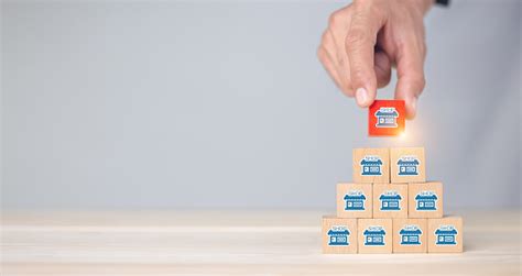 프랜차이즈 사업 사업가 손 프랜차이즈 마케팅 아이콘 스토어와 나무 블로그를 선택합니다 프랜차이즈 비즈니스 컨셉 레스토랑에 대한 스톡 사진 및 기타 이미지 Istock