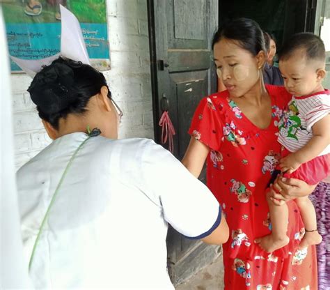 ရမ်းဗြဲမြို့၌ အသက် ၆ လမှ ၅ နှစ်အရွယ် ကလေးများအား ဗီတာမင် A နှင့် သံချဆေးများ တိုက်ကျွေးပေး