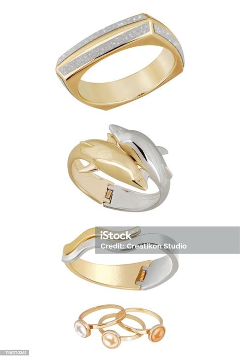 다양 한 모양 흰색 배경에 고립 된 패션 아이템 클리핑 경로가 포함 된 여성 컬렉션을 위한 골드 및 실버 반지 0명에 대한 스톡 사진 및 기타 이미지 Istock