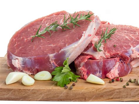 Viande Crue Boeuf Frais Grosse Côte De Porc Et Filet Avec De Lail Et