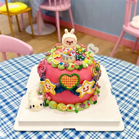 Colorful Loopy In Bunny Costume Cake Pasteljla