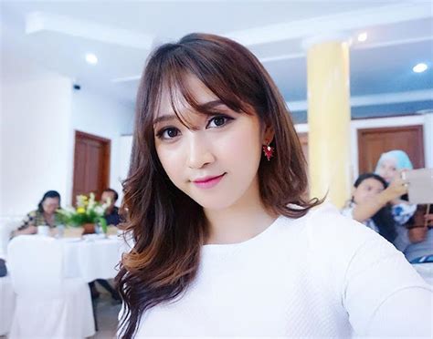 Foto Selfie Ayu Sri Yang Super Hot Dan Seksi Wanita