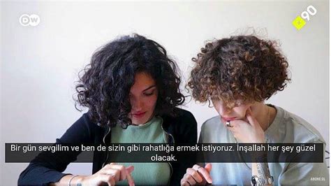 T Rkiye De Lezbiyen Olmak Sokakta El Ele Y R Mekten Korkan Lezbiyen Kad N Neler