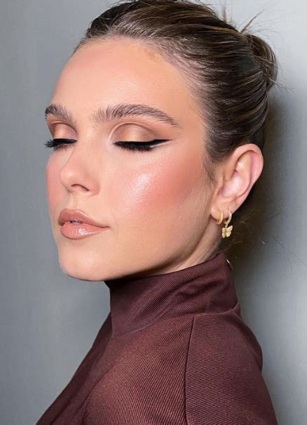 2025 Makeup Trends To Add To Your Makeup Routine Blush And Pearls