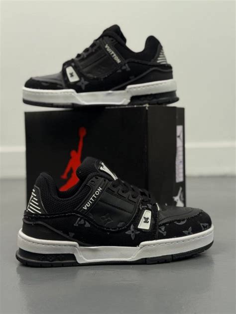 خرید انواع کفش با مدل های مختلف ارزان تر از همه جا در همهمه بوتیک