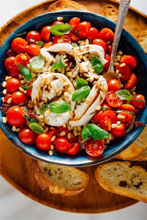 Burrata With Tomatoes And Basil Ulkse
