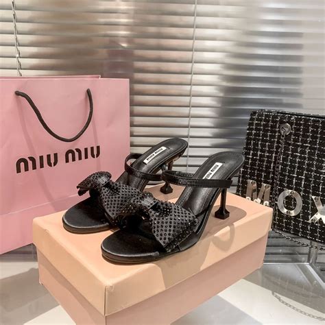 Сандалии Miu Miu купить с доставкой по выгодным ценам в интернет магазине Ozon 1488196444