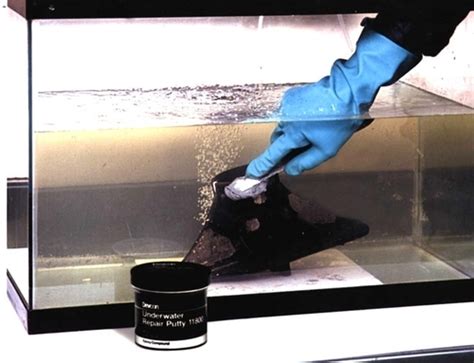 812246 Devcon Underwater Putty 1 Lb