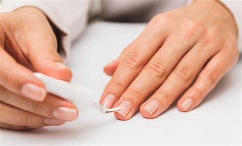 დამცავი ბაზა და ფიქსატორი როგორ დავიცვათ ფრჩხილები დაზიანებისგან Aversi