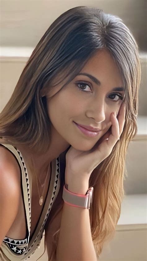 Antonella Roccuzzo Antonella Roccuzzo Celebrities Hair Color