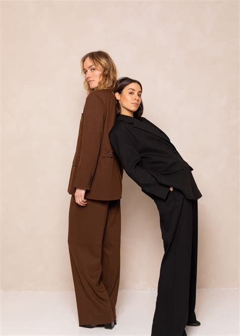 Finlee Blazer Black Beauty Simple The Brand