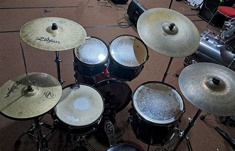 File 5 Piece Drum Kit With Two Crash Cymbals  Wikimedia Commons
