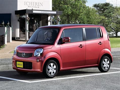 Сравнение Nissan Moco и Nissan Note Aura Nismo E Power 4wd по