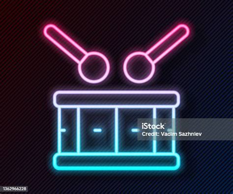 검은 배경에 고립 된 드럼 스틱 아이콘빛나는 네온 라인 드럼 음악 기호입니다 악기 기호 벡터 끈적거리는에 대한 스톡 벡터 아트 및 기타 이미지 Istock