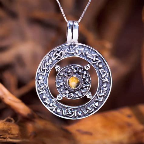 What Is Amulets Meaning At Fanny Payton Blog