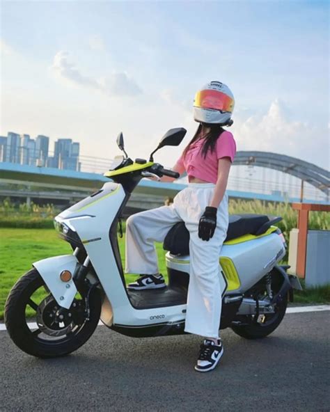 Csc Es5 สกู๊ตเตอร์หัวใจสะอาดและเงียบ สำหรับการใช้งานในเมือง