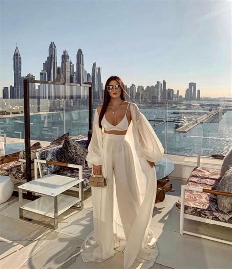 What To Wear To A Yacht Party 21 Women S Boat Party Outfits Artofit