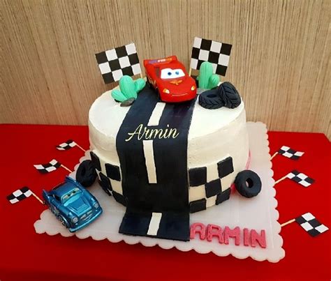 تم تولد پسرانه ماشین؛ ایده هایی جذاب برای تولد پسران عاشق ماشین ستاره