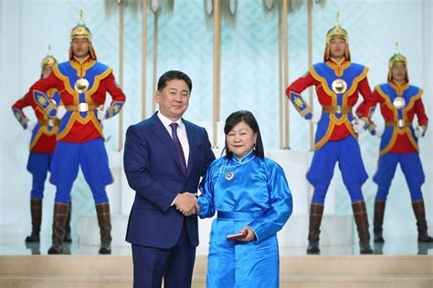 Хөнгөн аж үйлдвэрийн салбарын 90 жилийн ойг тохиолдуулан төрийн дээд цол одон медаль хүртээв