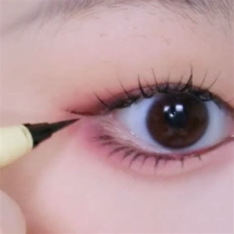 The Inverted Eyeshadow Hack Is What K Pop Idols Use To Flaunt Their