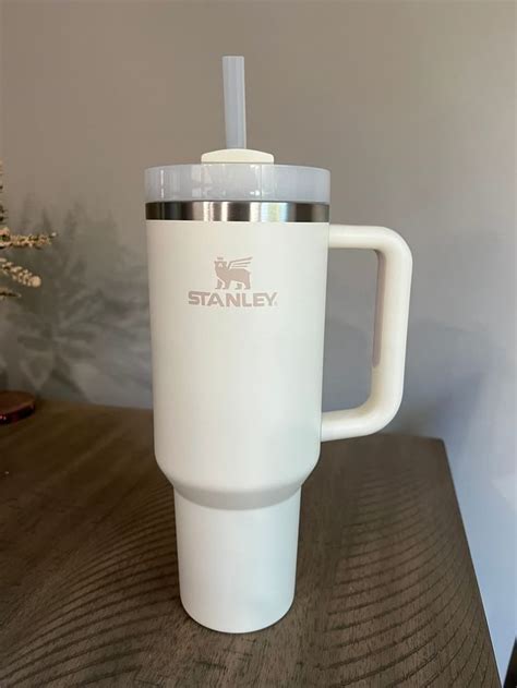 Pin By Mariam Assouad On Enregistrements Rapides Trendy Water Bottles