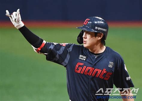 4월 1위 봄바람 탄 롯데 5월 첫날도 승리 → 키움 3연전 싹쓸이 데이비슨 7이닝 무실점 6k나승엽 결승타 폭풍