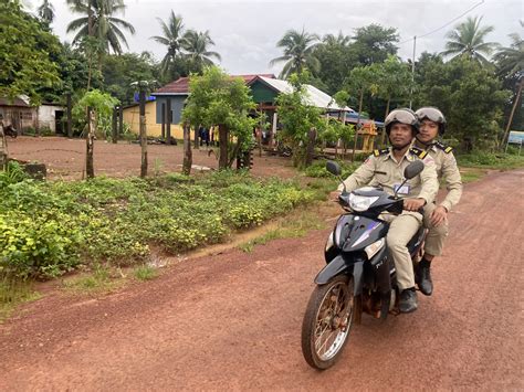 កម្លាំងប៉ុស្តិ៍នគរបាលរដ្ឋបាលឃុំជីផាត បានចេញល្បាតក្នុងមូលដ្ឋាននិងចុះសួរសុខទុក្ខប្រជាពលរដ្ឋ