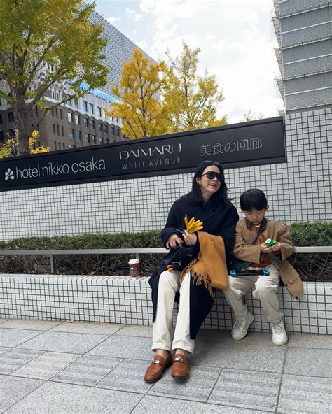 ️💡🛀🏻💳🍦 어제 머리를 했다 늘 그렇듯 조금만 정리하고 끝만 말아올린다 어차피 묶는데 뭐 나오면서 선생님께 물었다 저 얼마만에 온거에요 527 이란다